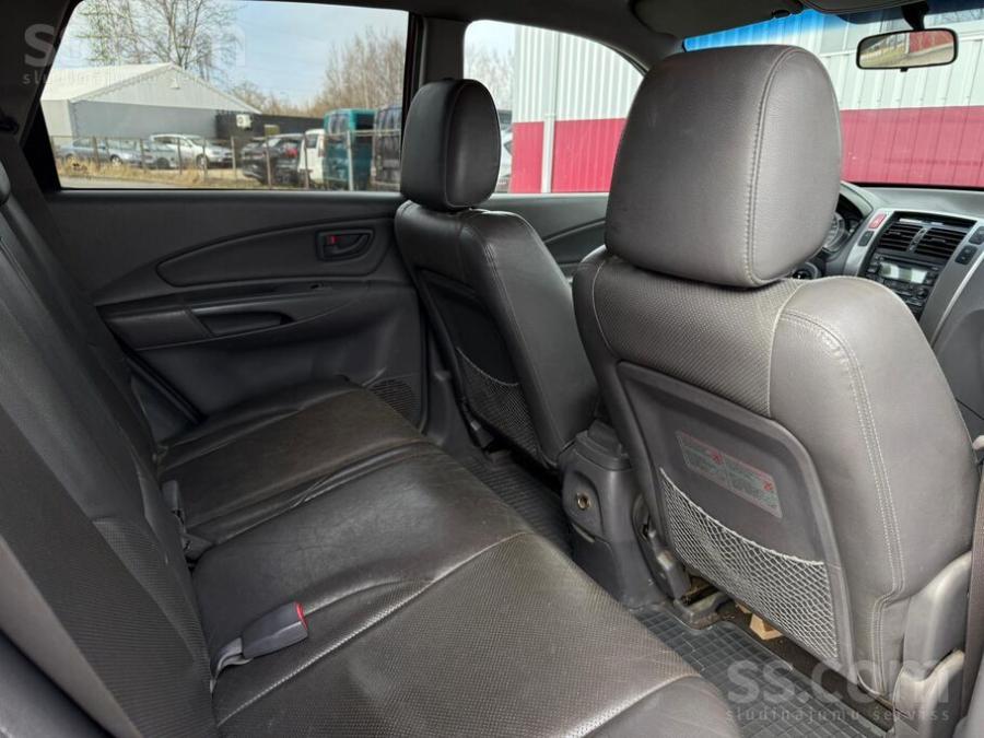 Sarkans Hyundai Tucson 2004 Rīga, ar dzinēja tilpumu 2.00 L un nobraukumu 185 tūkst. km par 2590 €, foto 10 vietnē AUTOMOTO.COM.LV