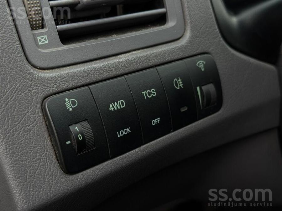Sarkans Hyundai Tucson 2004 Rīga, ar dzinēja tilpumu 2.00 L un nobraukumu 185 tūkst. km par 2590 €, foto 12 vietnē AUTOMOTO.COM.LV