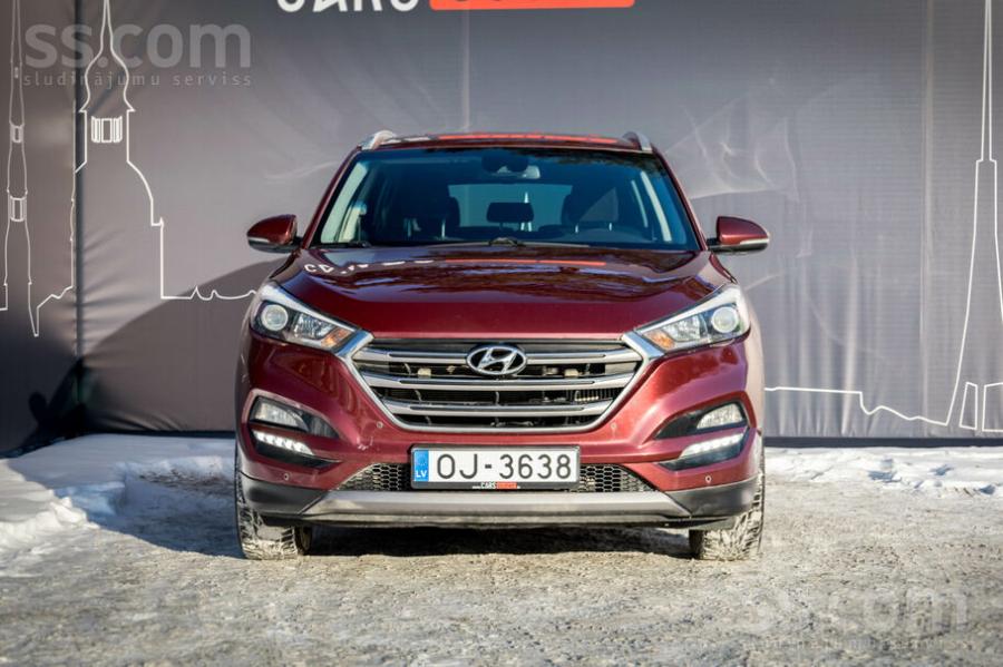 Red Hyundai Tucson 2015 in Riga, with an engine capacity of 2.00 L and mileage of 227 thousand km for 12990 €, photo 2 on AUTOMOTO.COM.LV