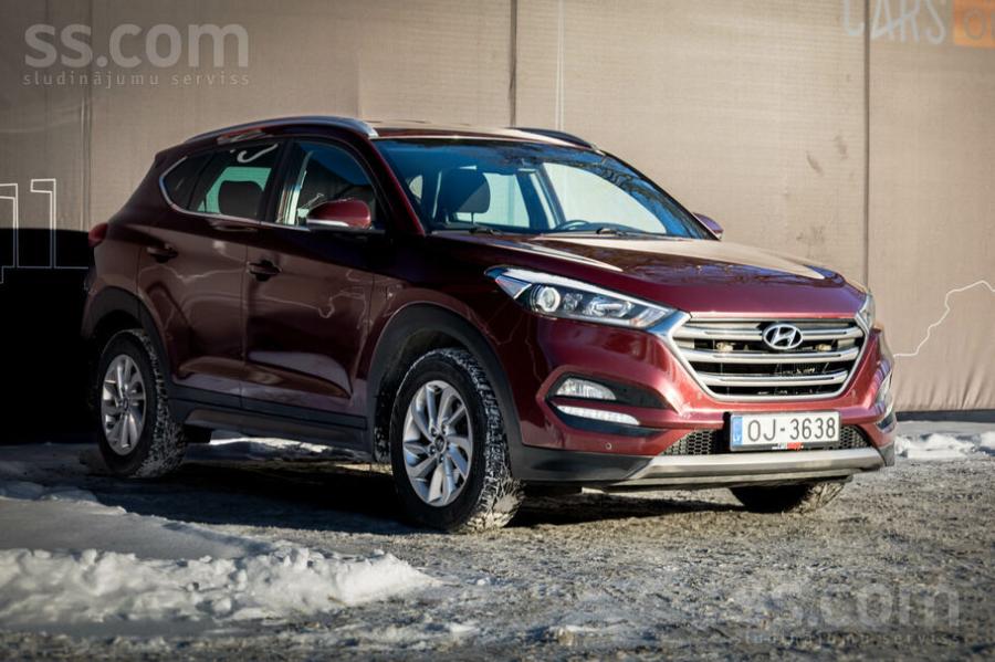 Red Hyundai Tucson 2015 in Riga, with an engine capacity of 2.00 L and mileage of 227 thousand km for 12990 €, photo 3 on AUTOMOTO.COM.LV