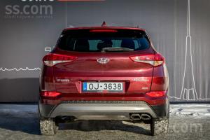 Red Hyundai Tucson 2015 in Riga, with an engine capacity of 2.00 L and mileage of 227 thousand km for 12990 €, photo 7 on AUTOMOTO.COM.LV