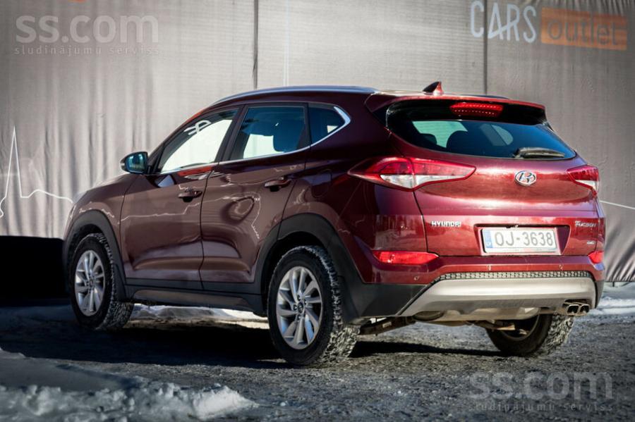 Red Hyundai Tucson 2015 in Riga, with an engine capacity of 2.00 L and mileage of 227 thousand km for 12990 €, photo 8 on AUTOMOTO.COM.LV