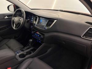 Sarkans Hyundai Tucson 2015 Marijampole, ar dzinēja tilpumu 2.00 L un nobraukumu 219 tūkst. km par 11900 €, foto 18 vietnē AUTOMOTO.COM.LV