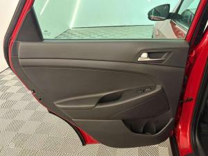 Sarkans Hyundai Tucson 2015 Marijampole, ar dzinēja tilpumu 2.00 L un nobraukumu 219 tūkst. km par 11900 €, foto 24 vietnē AUTOMOTO.COM.LV