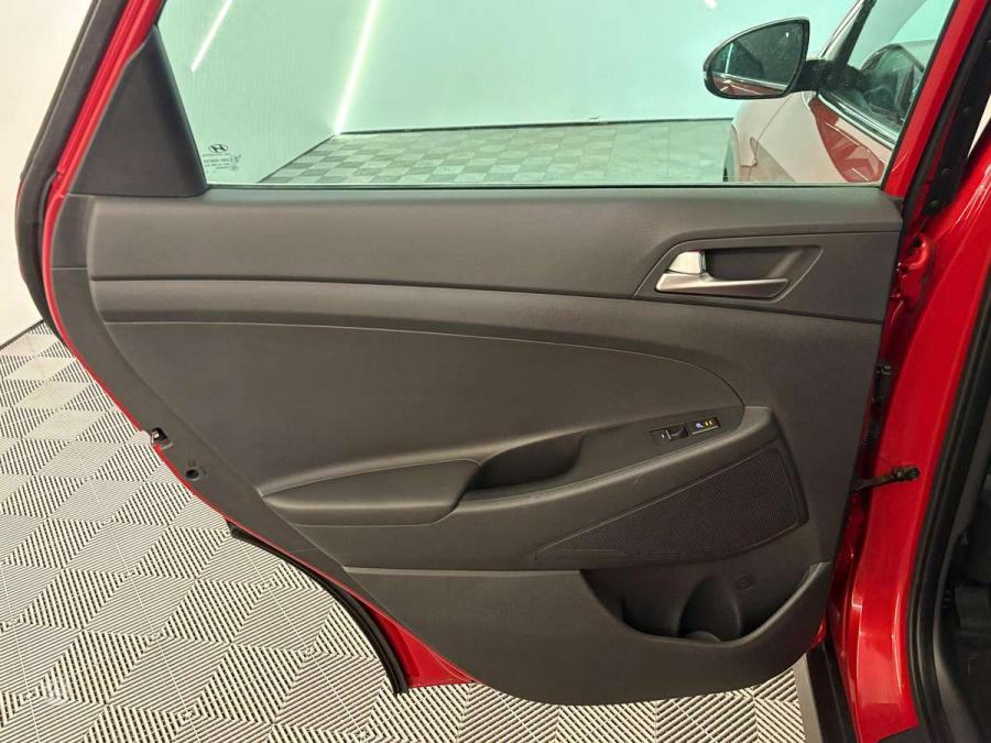 Sarkans Hyundai Tucson 2015 Marijampole, ar dzinēja tilpumu 2.00 L un nobraukumu 219 tūkst. km par 11900 €, foto 24 vietnē AUTOMOTO.COM.LV