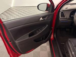 Sarkans Hyundai Tucson 2015 Marijampole, ar dzinēja tilpumu 2.00 L un nobraukumu 219 tūkst. km par 11900 €, foto 33 vietnē AUTOMOTO.COM.LV