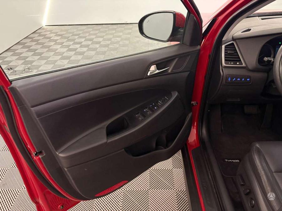 Sarkans Hyundai Tucson 2015 Marijampole, ar dzinēja tilpumu 2.00 L un nobraukumu 219 tūkst. km par 11900 €, foto 33 vietnē AUTOMOTO.COM.LV