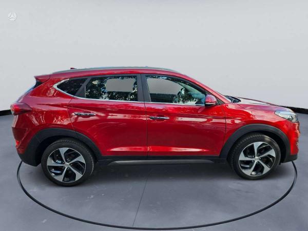 Red Hyundai Tucson 2016 in Marijampole, with an engine capacity of 1.59 L and mileage of 136 thousand km for 12500 €, photo 4 on AUTOMOTO.COM.LV
