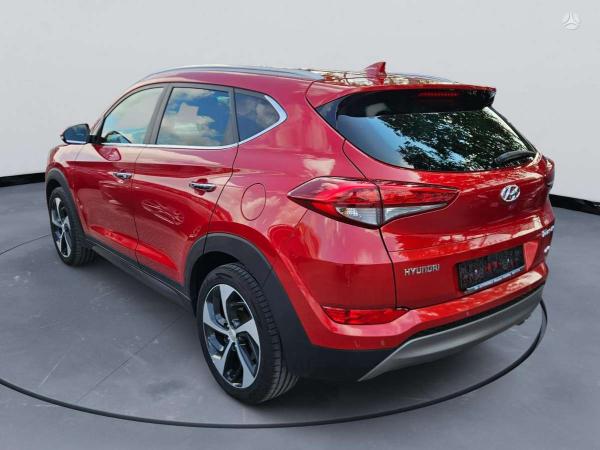 Red Hyundai Tucson 2016 in Marijampole, with an engine capacity of 1.59 L and mileage of 136 thousand km for 12500 €, photo 7 on AUTOMOTO.COM.LV