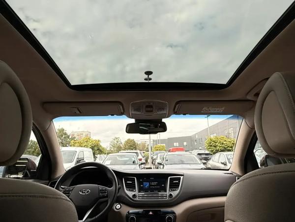 Hyundai Tucson 2016 RÄ«ga vietnÄ Sarkans Hyundai Tucson 2016 RÄ«ga, ar dzinÄja tilpumu 1.60 L un nobraukumu 184 tÅ«kst. km par 11990 ā¬, foto 11 vietnÄ AUTOMOTO.COM.LV