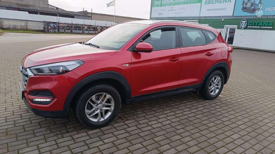 Red Hyundai Tucson 2017 in Taurage, with an engine capacity of 1.59 L and mileage of 128 thousand km for 9800 €, photo 1 on AUTOMOTO.COM.LV