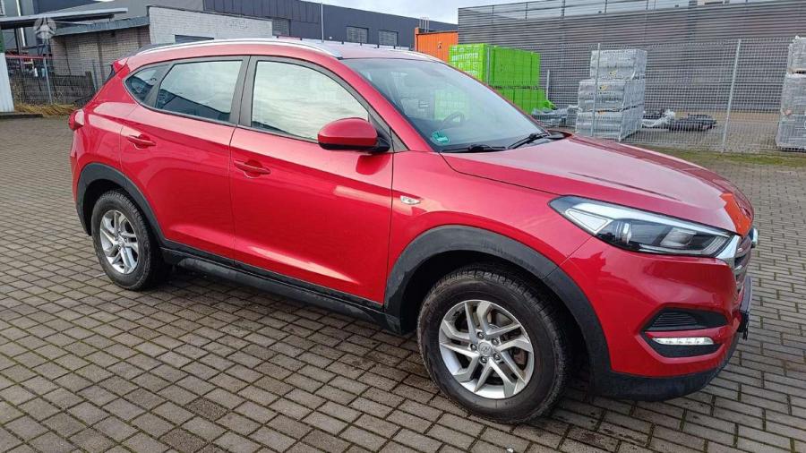Red Hyundai Tucson 2017 in Taurage, with an engine capacity of 1.59 L and mileage of 128 thousand km for 9800 €, photo 3 on AUTOMOTO.COM.LV