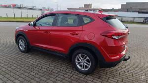 Red Hyundai Tucson 2017 in Taurage, with an engine capacity of 1.59 L and mileage of 128 thousand km for 9800 €, photo 4 on AUTOMOTO.COM.LV