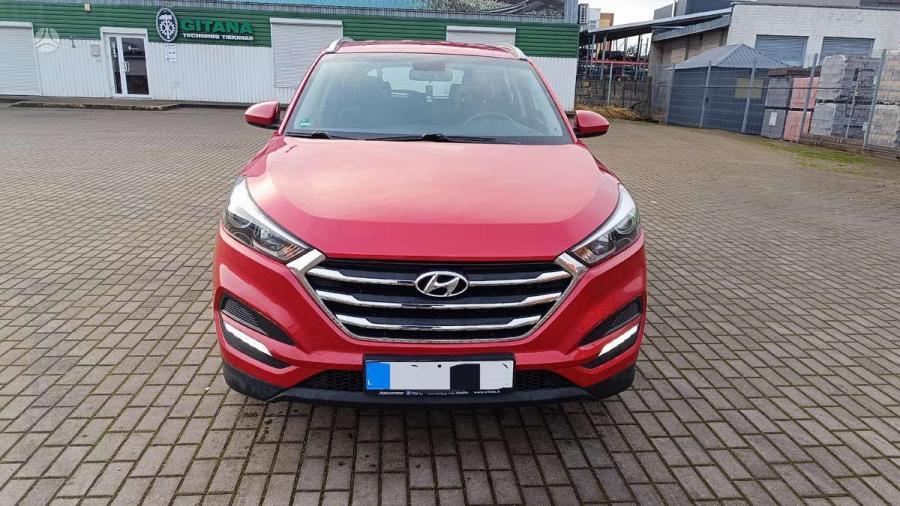 Red Hyundai Tucson 2017 in Taurage, with an engine capacity of 1.59 L and mileage of 128 thousand km for 9800 €, photo 5 on AUTOMOTO.COM.LV
