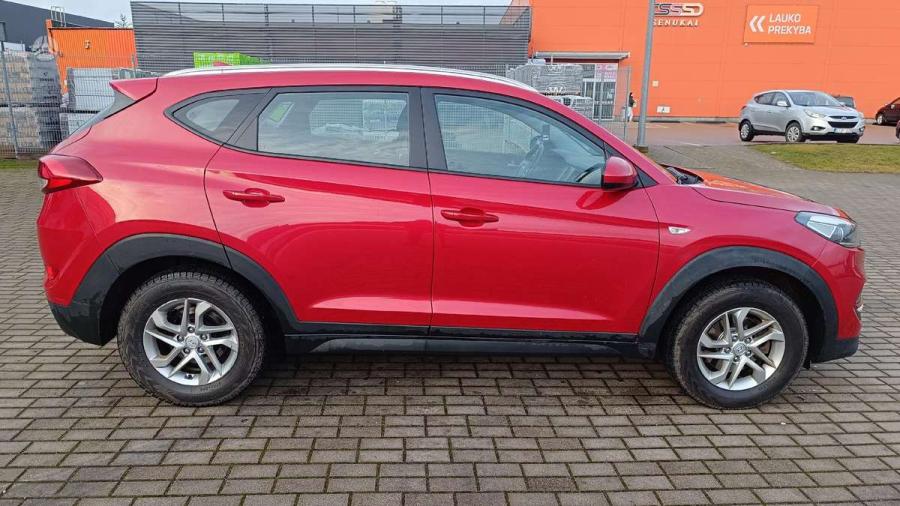 Red Hyundai Tucson 2017 in Taurage, with an engine capacity of 1.59 L and mileage of 128 thousand km for 9800 €, photo 7 on AUTOMOTO.COM.LV