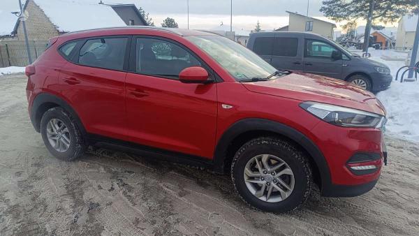 Red Hyundai Tucson 2017 in Taurage, with an engine capacity of 1.59 L and mileage of 128 thousand km for 9500 €, photo 1 on AUTOMOTO.COM.LV