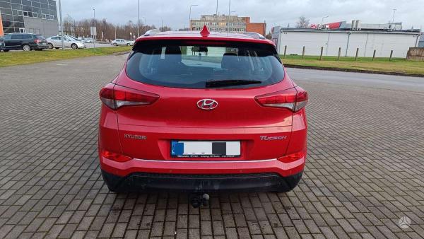 Red Hyundai Tucson 2017 in Taurage, with an engine capacity of 1.59 L and mileage of 128 thousand km for 9500 €, photo 8 on AUTOMOTO.COM.LV