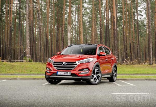 Red Hyundai Tucson 2018 in Riga, with an engine capacity of 1.70 L and mileage of 242 thousand km for 12190 €, photo 1 on AUTOMOTO.COM.LV