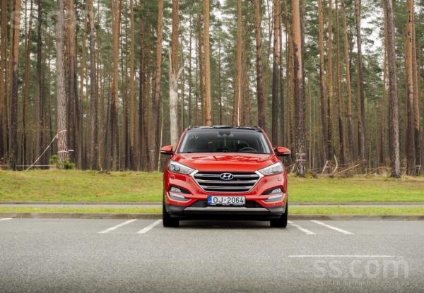 Red Hyundai Tucson 2018 in Riga, with an engine capacity of 1.70 L and mileage of 242 thousand km for 12190 €, photo 3 on AUTOMOTO.COM.LV