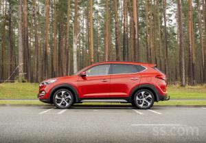 Red Hyundai Tucson 2018 in Riga, with an engine capacity of 1.70 L and mileage of 242 thousand km for 12190 €, photo 4 on AUTOMOTO.COM.LV