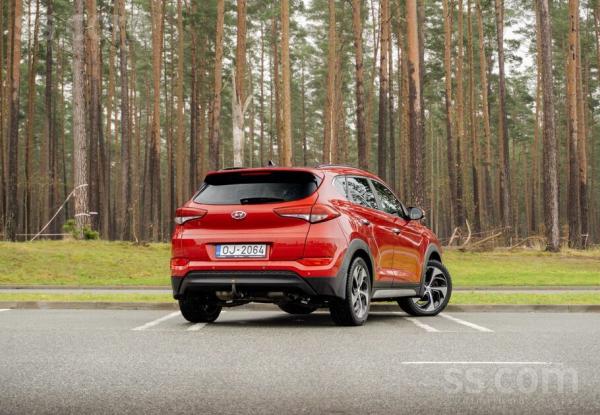 Red Hyundai Tucson 2018 in Riga, with an engine capacity of 1.70 L and mileage of 242 thousand km for 12190 €, photo 5 on AUTOMOTO.COM.LV