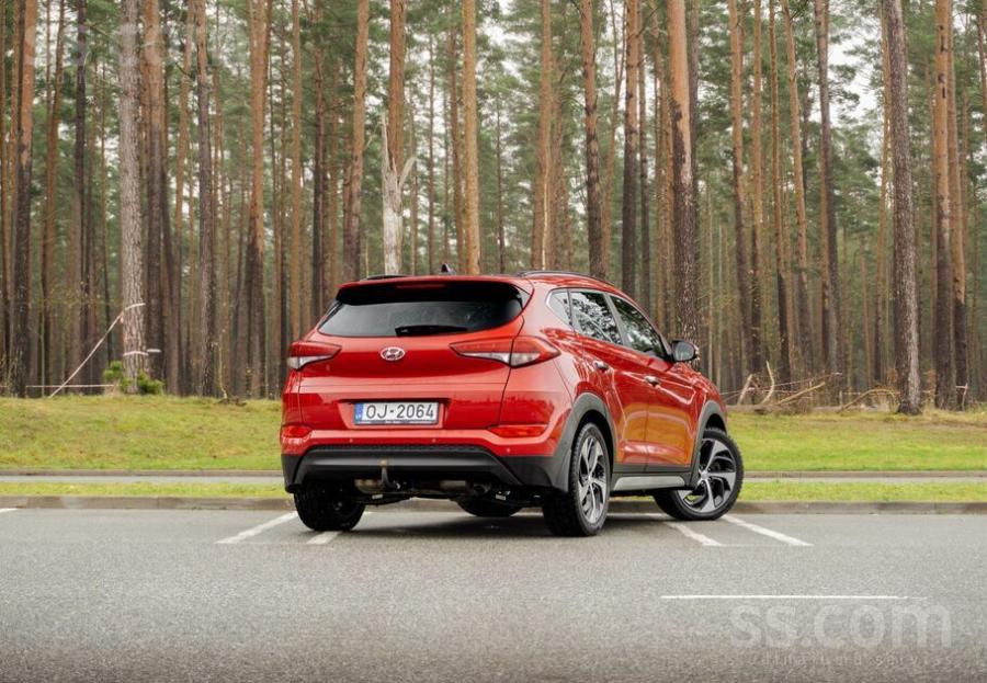 Red Hyundai Tucson 2018 in Riga, with an engine capacity of 1.70 L and mileage of 242 thousand km for 12190 €, photo 5 on AUTOMOTO.COM.LV
