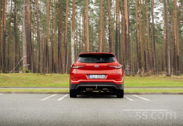 Red Hyundai Tucson 2018 in Riga, with an engine capacity of 1.70 L and mileage of 242 thousand km for 12190 €, photo 6 on AUTOMOTO.COM.LV