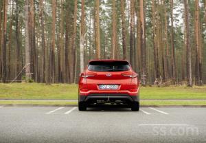 Red Hyundai Tucson 2018 in Riga, with an engine capacity of 1.70 L and mileage of 242 thousand km for 12190 €, photo 6 on AUTOMOTO.COM.LV