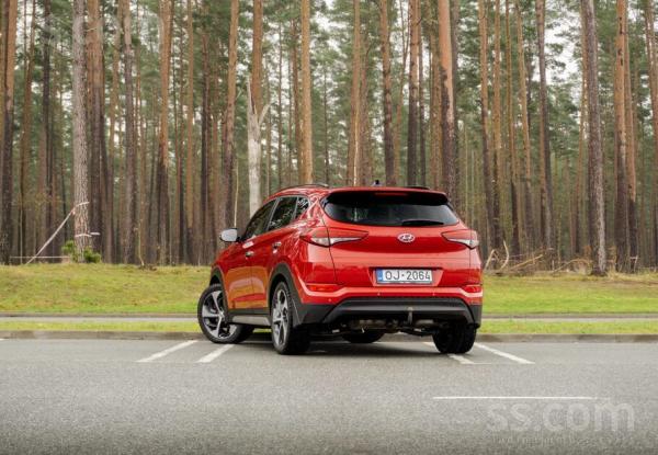 Red Hyundai Tucson 2018 in Riga, with an engine capacity of 1.70 L and mileage of 242 thousand km for 12190 €, photo 7 on AUTOMOTO.COM.LV