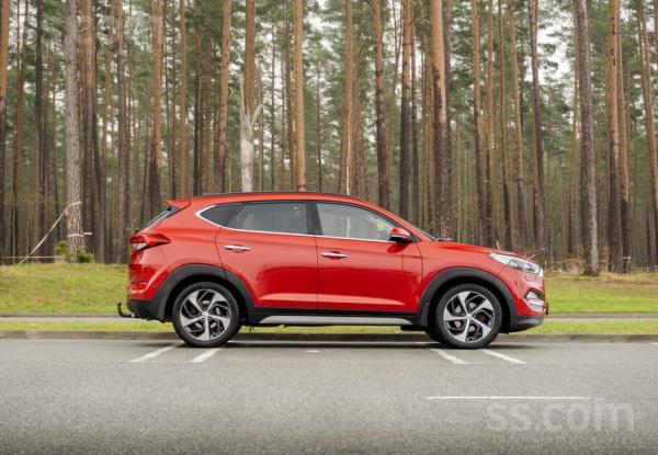 Red Hyundai Tucson 2018 in Riga, with an engine capacity of 1.70 L and mileage of 242 thousand km for 12190 €, photo 8 on AUTOMOTO.COM.LV