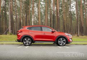 Red Hyundai Tucson 2018 in Riga, with an engine capacity of 1.70 L and mileage of 242 thousand km for 12190 €, photo 8 on AUTOMOTO.COM.LV