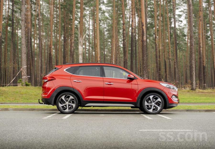 Red Hyundai Tucson 2018 in Riga, with an engine capacity of 1.70 L and mileage of 242 thousand km for 12190 €, photo 8 on AUTOMOTO.COM.LV