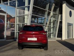 Sarkans Hyundai Tucson 2018 Valmiera, ar dzinēja tilpumu 1.70 L un nobraukumu 92 tūkst. km par 13900 €, foto 5 vietnē AUTOMOTO.COM.LV