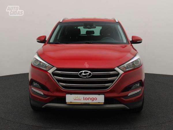 Red Hyundai Tucson 2018 in Vilnius, with an engine capacity of 1.70 L and mileage of 226 thousand km for 12399 €, photo 3 on AUTOMOTO.COM.LV