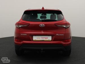 Red Hyundai Tucson 2018 in Vilnius, with an engine capacity of 1.70 L and mileage of 226 thousand km for 12399 €, photo 5 on AUTOMOTO.COM.LV