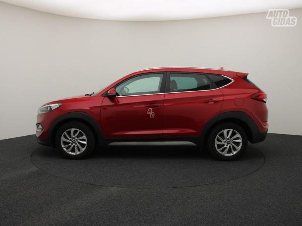 Red Hyundai Tucson 2018 in Vilnius, with an engine capacity of 1.70 L and mileage of 226 thousand km for 12399 €, photo 6 on AUTOMOTO.COM.LV