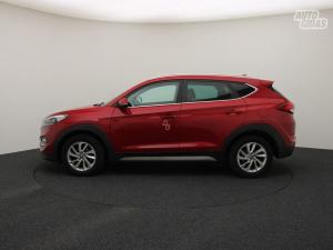 Red Hyundai Tucson 2018 in Vilnius, with an engine capacity of 1.70 L and mileage of 226 thousand km for 12399 €, photo 6 on AUTOMOTO.COM.LV