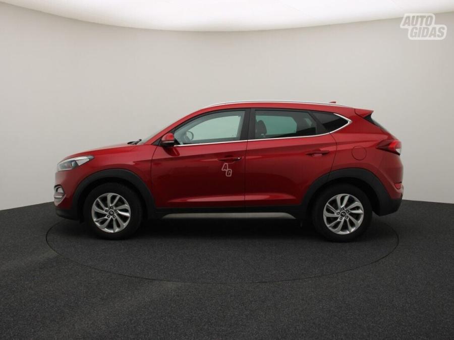 Red Hyundai Tucson 2018 in Vilnius, with an engine capacity of 1.70 L and mileage of 226 thousand km for 12399 €, photo 6 on AUTOMOTO.COM.LV