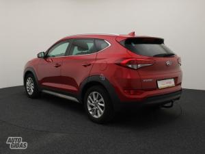 Red Hyundai Tucson 2018 in Vilnius, with an engine capacity of 1.70 L and mileage of 226 thousand km for 12399 €, photo 7 on AUTOMOTO.COM.LV