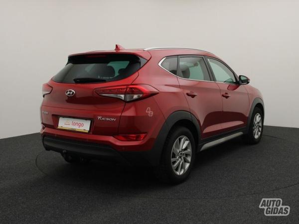 Red Hyundai Tucson 2018 in Vilnius, with an engine capacity of 1.70 L and mileage of 226 thousand km for 12399 €, photo 8 on AUTOMOTO.COM.LV