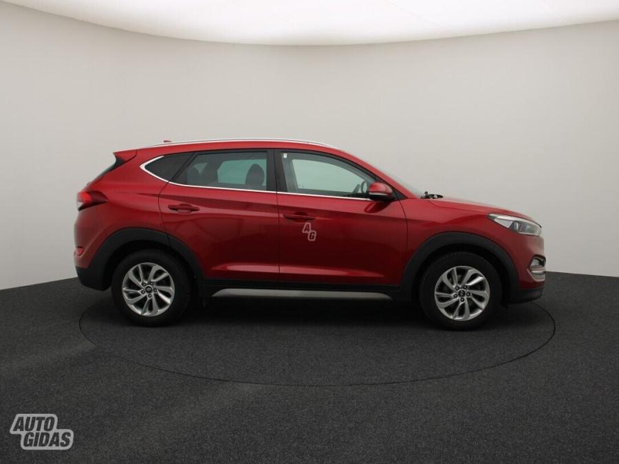 Red Hyundai Tucson 2018 in Vilnius, with an engine capacity of 1.70 L and mileage of 226 thousand km for 12399 €, photo 9 on AUTOMOTO.COM.LV
