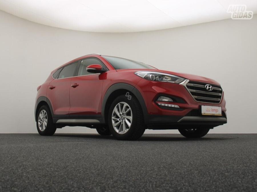 Red Hyundai Tucson 2018 in Vilnius, with an engine capacity of 1.70 L and mileage of 226 thousand km for 12399 €, photo 11 on AUTOMOTO.COM.LV