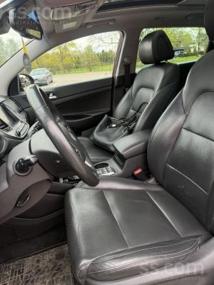Red Hyundai Tucson 2018 in Riga, with an engine capacity of 1.70 L and mileage of 253 thousand km for 13000 €, photo 6 on AUTOMOTO.COM.LV
