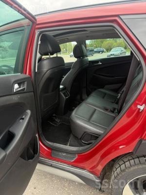 Red Hyundai Tucson 2018 in Riga, with an engine capacity of 1.70 L and mileage of 253 thousand km for 13000 €, photo 8 on AUTOMOTO.COM.LV