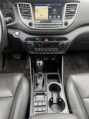 Red Hyundai Tucson 2018 in Riga, with an engine capacity of 1.70 L and mileage of 253 thousand km for 13000 €, photo 9 on AUTOMOTO.COM.LV