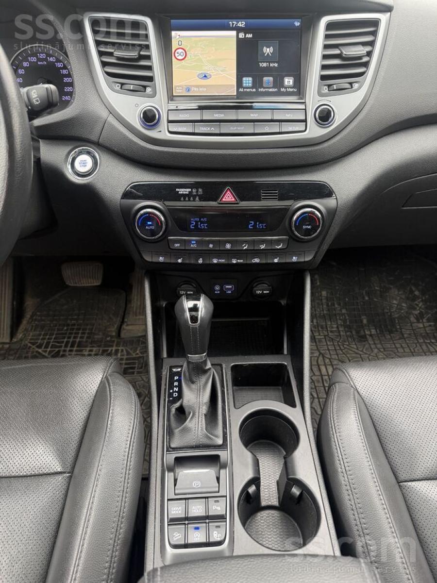 Red Hyundai Tucson 2018 in Riga, with an engine capacity of 1.70 L and mileage of 253 thousand km for 13000 €, photo 9 on AUTOMOTO.COM.LV
