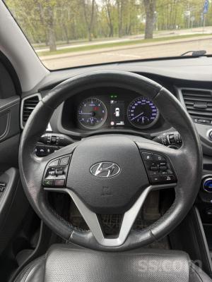 Red Hyundai Tucson 2018 in Riga, with an engine capacity of 1.70 L and mileage of 253 thousand km for 13000 €, photo 10 on AUTOMOTO.COM.LV