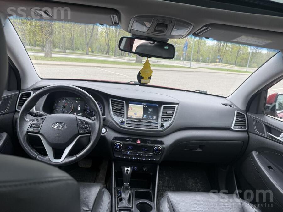 Red Hyundai Tucson 2018 in Riga, with an engine capacity of 1.70 L and mileage of 253 thousand km for 13000 €, photo 11 on AUTOMOTO.COM.LV