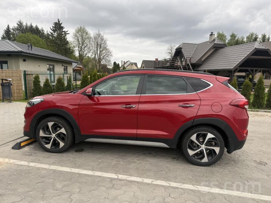 Red Hyundai Tucson 2018 in Riga, with an engine capacity of 1.70 L and mileage of 253 thousand km for 13000 €, photo 14 on AUTOMOTO.COM.LV