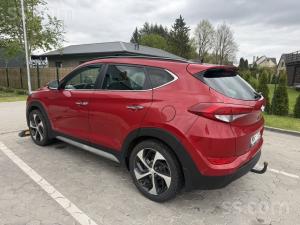 Red Hyundai Tucson 2018 in Riga, with an engine capacity of 1.70 L and mileage of 253 thousand km for 13000 €, photo 15 on AUTOMOTO.COM.LV